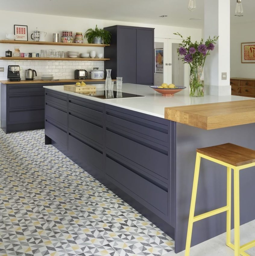 15 Gorgeous Dark Blue Kitchens – Inspiration & Ideas