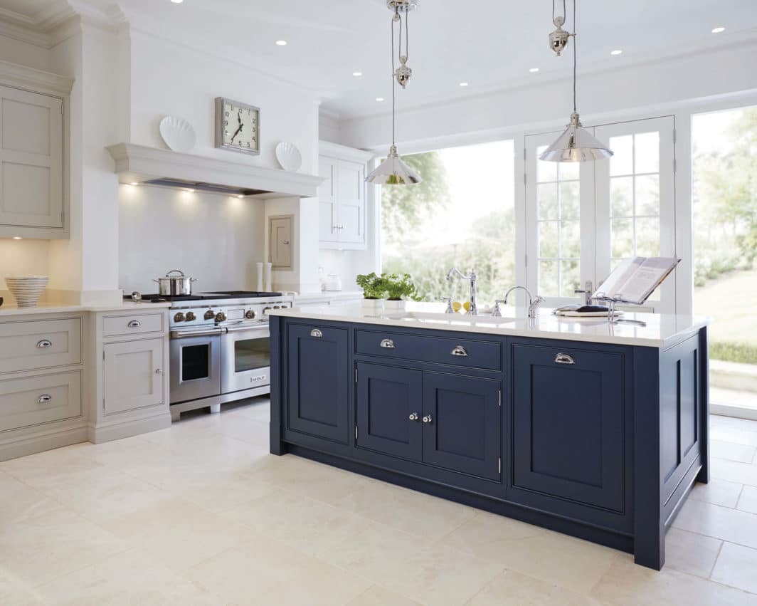 15 Gorgeous Dark Blue Kitchens – Inspiration & Ideas
