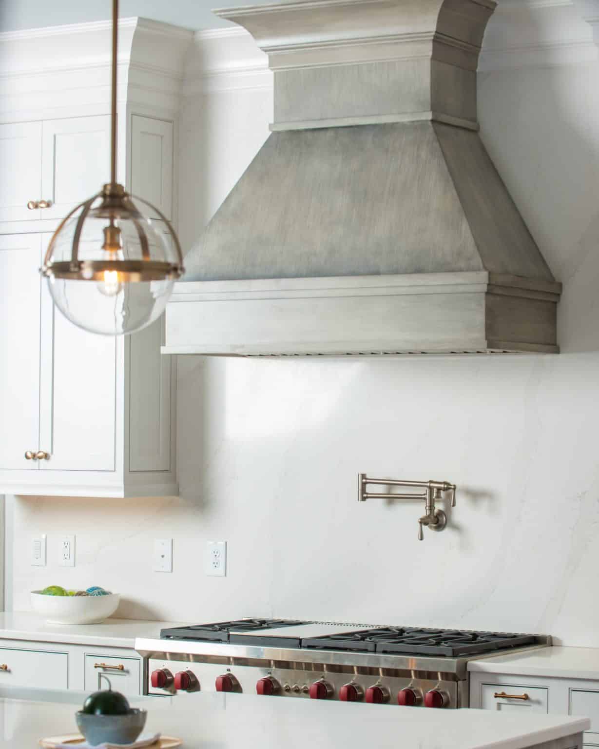 Quartz Backsplash In A Kitchen - Pros, Cons & Expert Advice