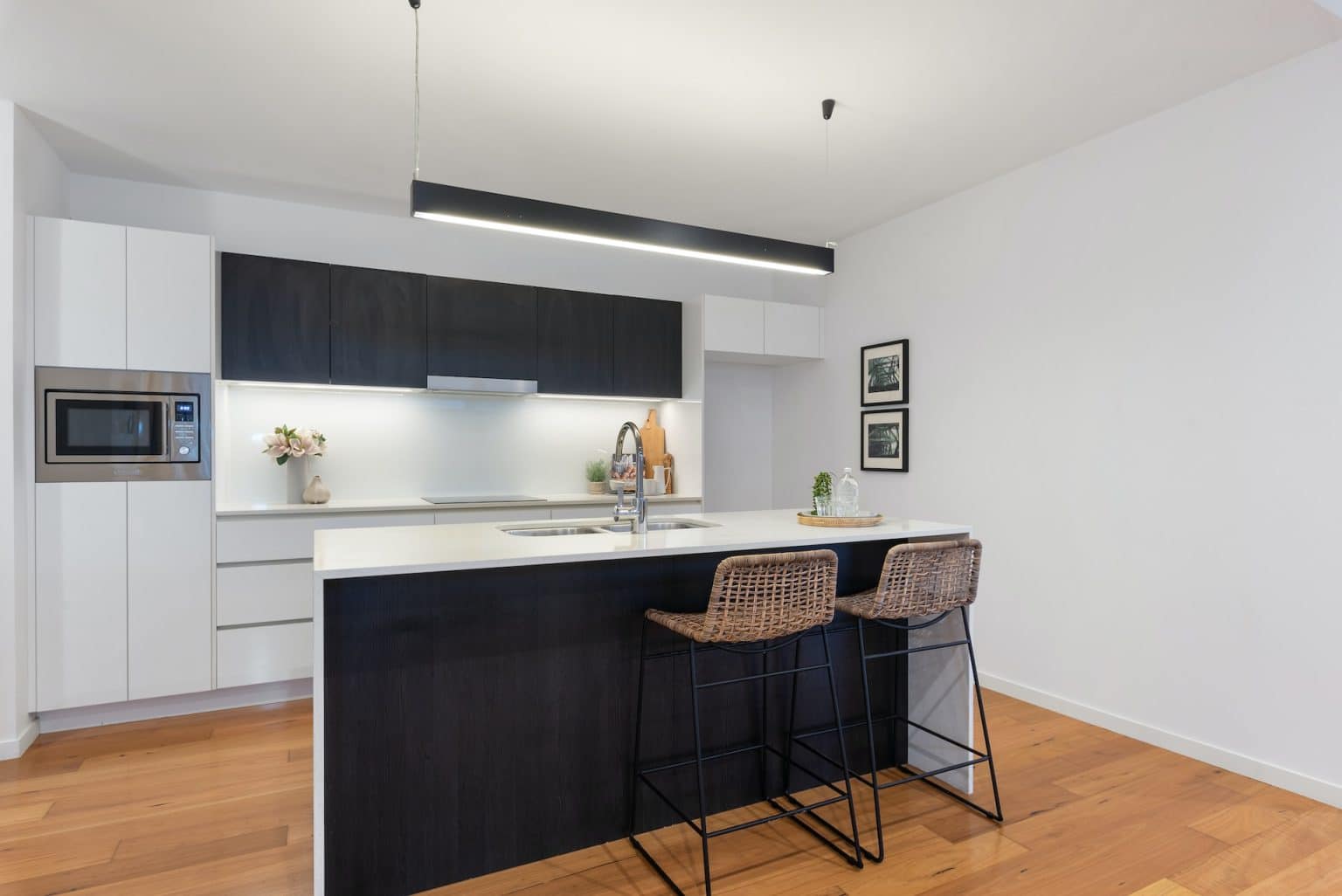 Kitchen Island Lighting Guide - Perfect Pendant Placement